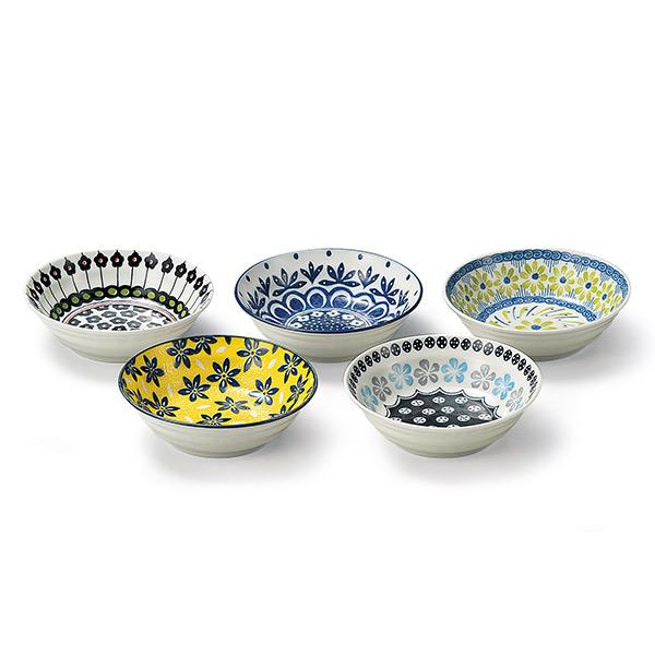 和洋折衷の軽くて丈夫な小鉢に可愛らしい花柄をつけました。華やかな見た目で、心も弾むオトナ可愛いデザイン。北欧テイストの個性ぞろいのうつわが食卓を楽しく、そしてパッと明るくしてくれます。　　　内容：　　　　　　スモールボウル×5　　　サイズ：...