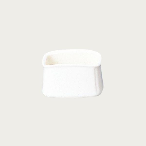 　　　　　商品番号：M208/NB　　　　　シリーズ：アラカルト　　　　　サイズ：長径：約8.1cm、短径：約6.1cm、高さ：約4.7cm　　　　　重量：-　　　　　サイズ・容量：-　　　　　材質：ファインポーセレン(オフホワイト)　　　...