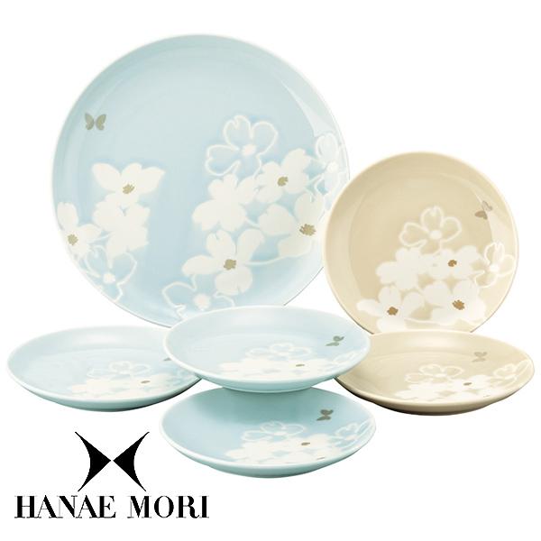 【MORI HANAE フルール】 シリーズモリハナエのブランドシリーズが従来より一新！淡いベージュとブルーの色釉でギフトセットをご提案します。可愛らしいマグや、お惣菜の作り置きにおすすめのレンジセット、日常使いに良いサイズのパスタプレート...