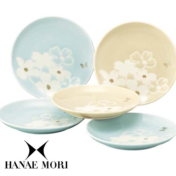 【MORI HANAE フルール】 シリーズモリハナエのブランドシリーズが従来より一新！淡いベージュとブルーの色釉でギフトセットをご提案します。可愛らしいマグや、お惣菜の作り置きにおすすめのレンジセット、日常使いに良いサイズのパスタプレート...