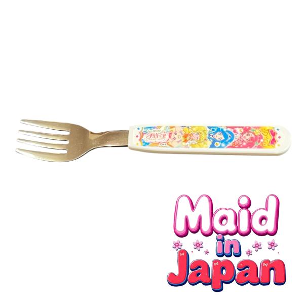 ヒーリングっどプリキュアのキャラクターがデザインされた、子ども用のフォークです。軽くて持ちやすく、幼稚園や保育園のお弁当に使いやすい形になっています。持ち手は樹脂製、先端部分はステンレス製で、安心して使用できます。日本製の商品です。食器洗浄...