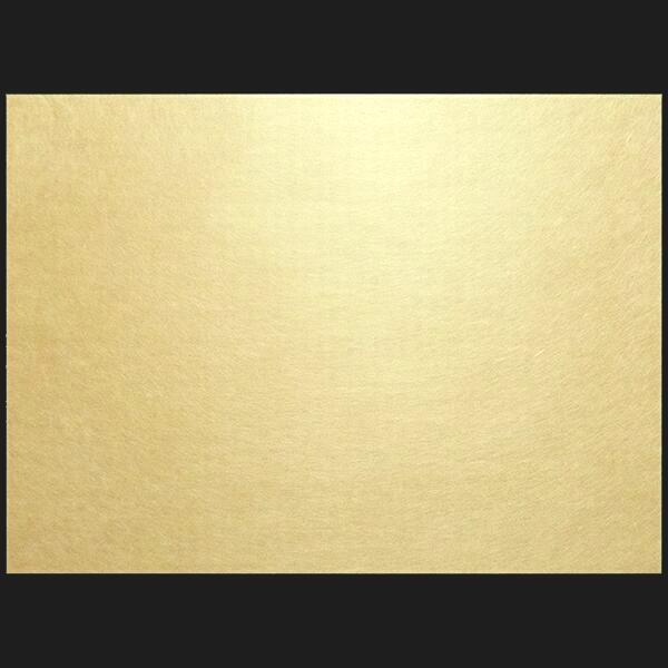 高野切の古筆臨書を、清書作品として完成させるために仕立てられた清書用料紙です。平安調の格調を意識した上質な麻紙に、伝統技法である雲母（きら）加工を施し、細やかな雲母砂子が星くずのように静かに散らされています。墨色の冴えと、余白に宿る気品が調...