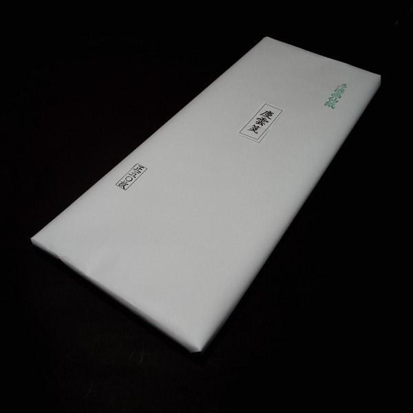 【特徴】にじみも程よく、厚みも丁度良い画仙紙。立体感のある線質を表現しやすく、連綿での変化が楽しめます。規格：全紙判（70×136cm）製法：手漉き用途：漢字向き紙の厚さ：普通【店長からの一言】手漉きでありながら、手ごろな価格で人気がありま...