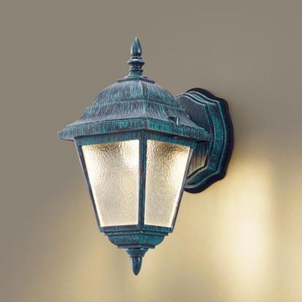 ●LED交換不可●電球色2700K●Ra83●センサなし●固有エネルギー消費効率：4.6W・263 lm・57.1 lm/W●入力電流0.1A（100V）●上品なポーチを演出する定番のクラシックデザイン。戸建て住宅はもとより集合住宅にもおす...