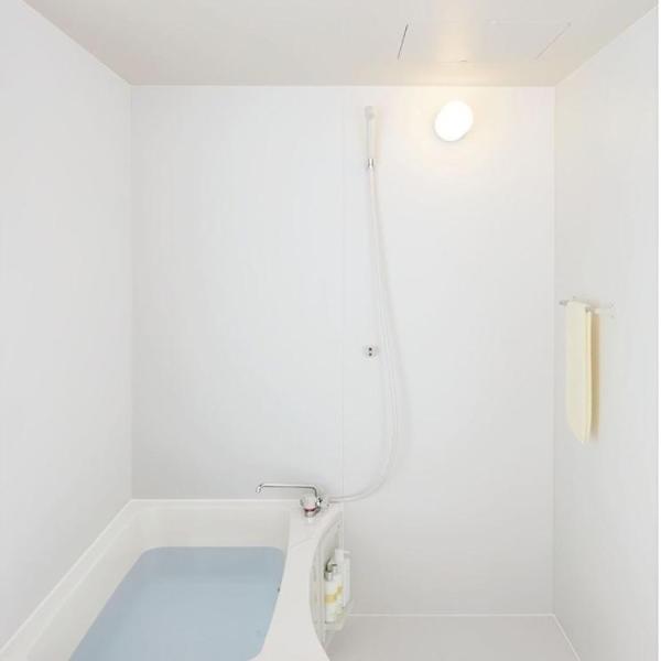 【出品仕様】BW1216LBE壁パネル：Lパネル（マット）ホワイト床：イージードライフロア岩肌調　単色　ホワイト浴槽：FRP浴槽（ゴム栓）ドア：折れ戸　キレイドア　800W×2000H水栓：ツーハンドルデッキ水栓照明：スリム照明（LEDラン...