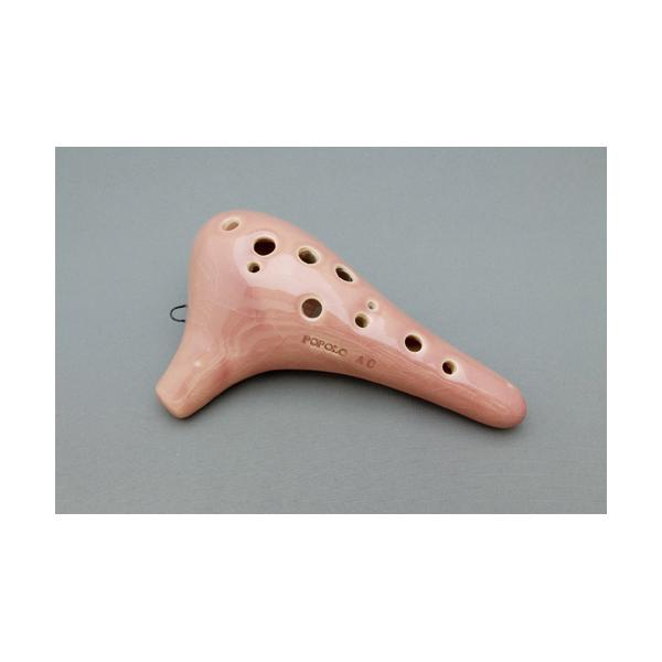 釉薬を使用して2度焼きされた完全手工品。肉厚でしっかり響く、心地よい音色が体感できる。透明感のある外観、冷却時に釉のヒビ模様が自然に入る「貫入」も、釉薬ならではの味。昔懐かしい日本の童謡・唱歌がたくさん載っているやさしい楽譜集付き。「ドレミ...