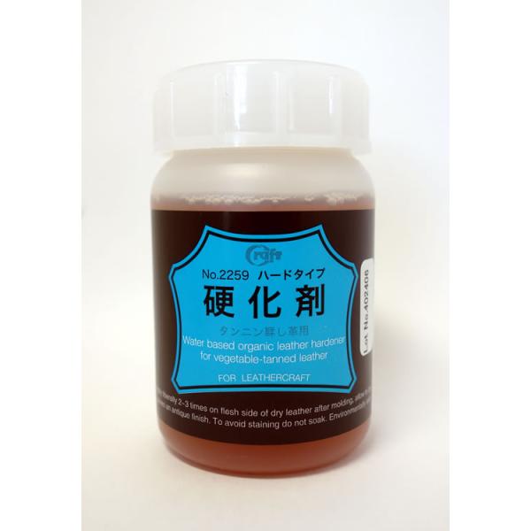 120mlの商品は廃止になりました。アクセサリーやインテリアなど、タンニン鞣し革の造形作品に利用します。硬めの仕上がりで型崩れが少なく、しっかりと形づけることができます。【使用法】造形しよく乾燥させた革に刷毛などで裏面から２〜３回重ね塗りし...