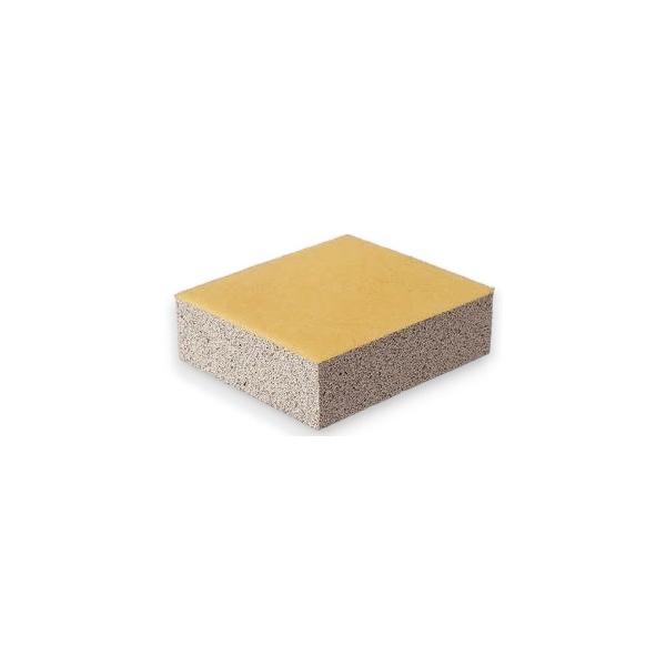 スエード・ヌバック・ベロア・バックスキンなど起毛革専用の汚れ落としです。生ゴム面で擦って汚れを落とし、スポンジ面で毛足を整えて仕上げます。サイズ：6.3×5.5×1.9cm取り扱いメーカー：クラフト社クリックポスト(メール便)選択可。クリッ...