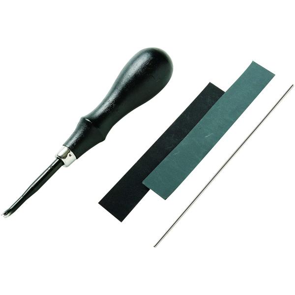 より刃物として適した鋼材を採用して焼入れと研磨を施し、高い切れ味とその持続性を持ちます。またシャフト形状はアールと裏面の窪みが大きく、革のヘリにフィットし確実な作業が可能です。メンテナンス用の研ぎ棒と2種の耐水サンドペーパーが付属します。サ...