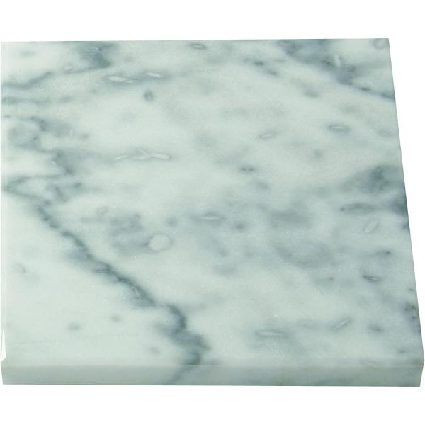 ゴム板の下に敷くことで土台を安定させ、しっかりと正確な打込み作業ができ音も静かになります。カービングやスタンピングでは大理石の上に直接革を乗せて打刻します。サイズ：25×25×3cm