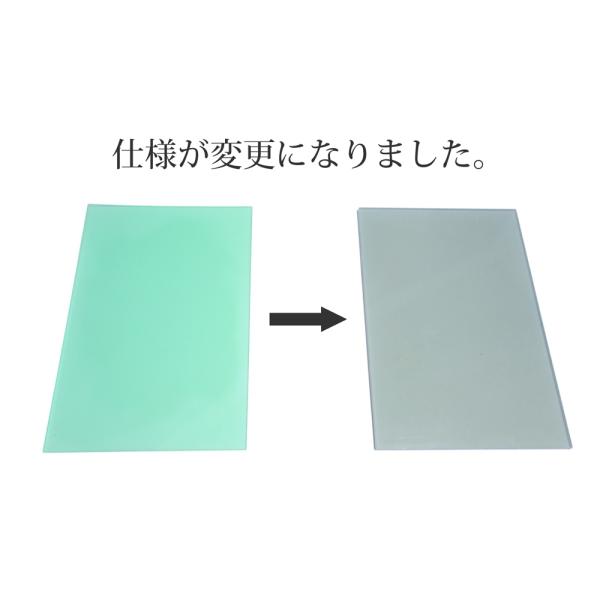 【仕様変更】再生タイプとなり、従来のうす緑色からグレーに変更になりました。コンパクトな裁断用マット。適度な柔軟性があり、革包丁などの刃先を傷めることなく使用できます。サイズ：270×180×6mm※他商品と同梱で発送の場合は、曲げた状態での...