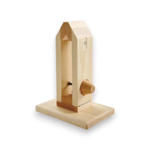 小田原の木工職人によるクラフト社オリジナルの卓上手縫いスタンドです。持ち運びに便利なコンパクトサイズながらトップからボルトまでが深く、ウォレットやバッグにも対応。糸の絡みを防ぐテーパーノブと底板のピットクッション、マグネットの針休めにより、...