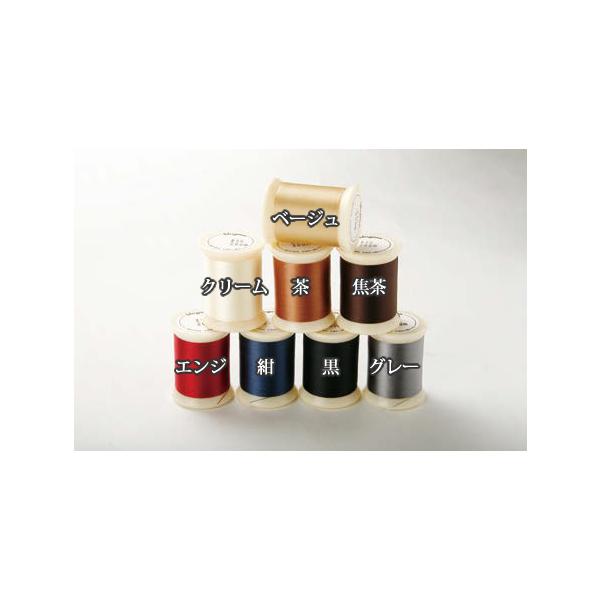 皮革の縫製に適した滑りの良いポリエステル製のミシン糸です。ホームレザー110 と特に相性の良い太さです。他の家庭用ミシンでも使用できます。サイズ：No.30長さ：200m全8色ベージュ、クリーム、茶、焦茶、エンジ、紺、黒、グレー