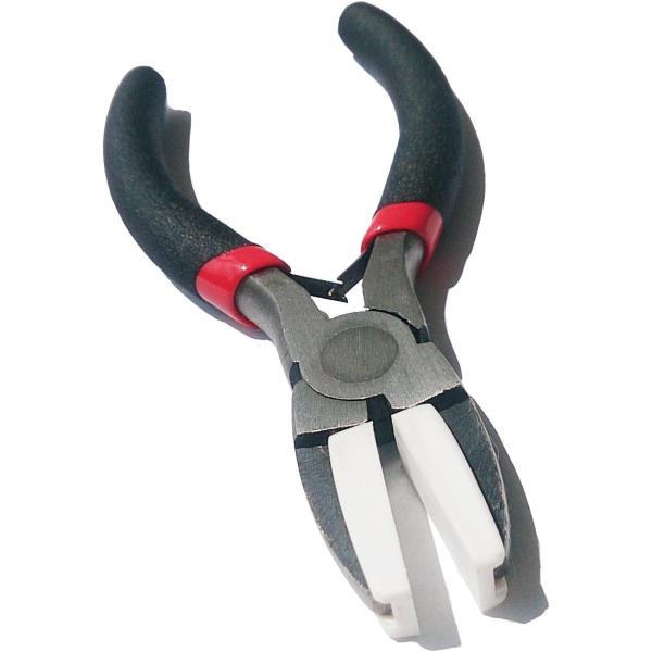 口金を潰して固定する際や丸カンなどを取り付ける際に重宝するペンチ。くわえ部が樹脂製のため、金具などを傷つけにくいのが特徴です。取り扱いメーカー：クラフト社クリックポスト(メール便)選択可。クリックポスト(メール便)は、代金引換不可です。また...