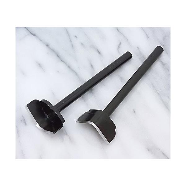 アールがカットできるコーナー抜き。手裁ちではカットすることの難しい部分も、きれいに打ち抜けます。サイズ：1cm【材質】SK-5ハサミや刃物に使用される硬材。直角にR部分が入るためにより硬度を高めて、焼入れ処理にも時間をかけて仕上げています。...