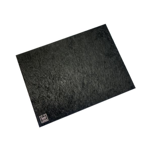 木目調の風合いで、打ち具の刃先を痛めない堅さのゴム板です。 使用中、刃跡の凹凸が毛羽だつ時はローラーで平らにならせば、簡単なメンテナンスができます。またクッキングシートの上から弱アイロンで熱を加えると、より平らに戻ります。サイズ：約＜厚み ...