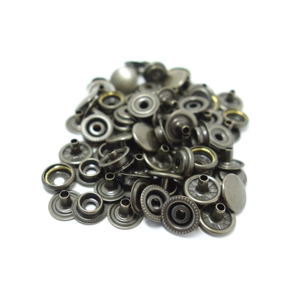 ジャンパーホック 小 #7060カラー：アンティックサイズ：φ13mm 足の長さ5mm20コ入りクリックポスト(メール便)選択可。クリックポスト(メール便)は、代金引換不可です。また、不達・紛失等、郵便事故の際の内容品補償はございませんので...