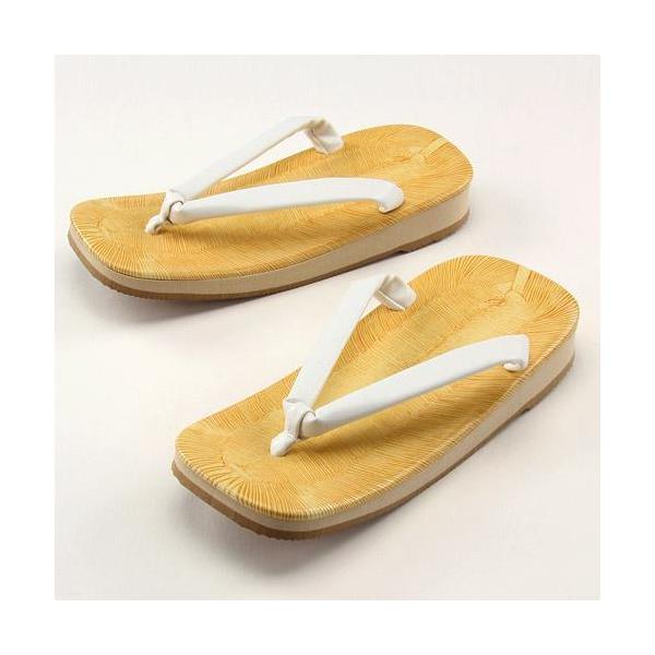 【発売日：2021年09月11日】紳士雪駄　　L　　　L：25×10cm　日本製　スポンジ（サンドEVA）底なので履き心地も柔らかく室内外ともご利用になれます。普段履きや健康アイテムとしてもお薦めです。 　　注意事項　ボール紙を芯材に使用し...