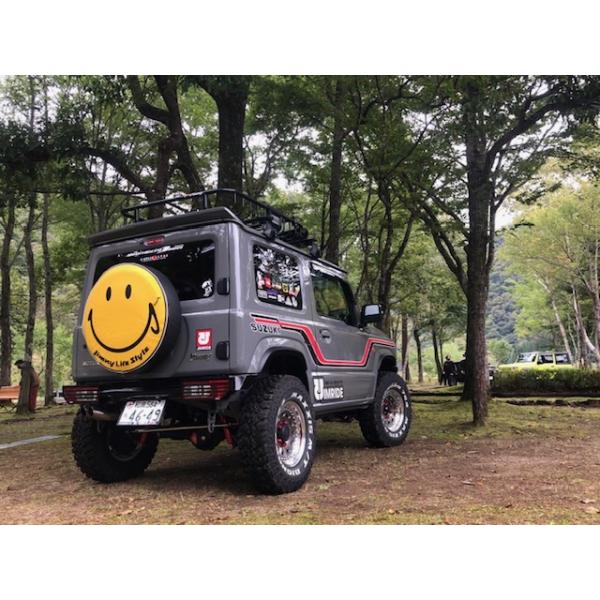 JB64/74　ジムニー/ジムニーシエラ用タイヤカバータイヤにかぶせるだけでOK!!ビニールレザーなので、防水、耐熱、防腐食性、耐久性が高く、雨、埃、紫外線からタイヤを守ります。デザイン：ニコちゃん素材：ビニールレザー※側面部は黒色となって...