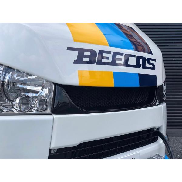 ハイエース　フロントグリル　標準（ナロー）用4型〜現行まで装着可能！！★ブラックネットはオプション（別売り）です。　発送時は、シルバーネットとなります。　画像のようなネットをご希望の場合は、別途、ブラックネットをご購入ください。★受注生産と...