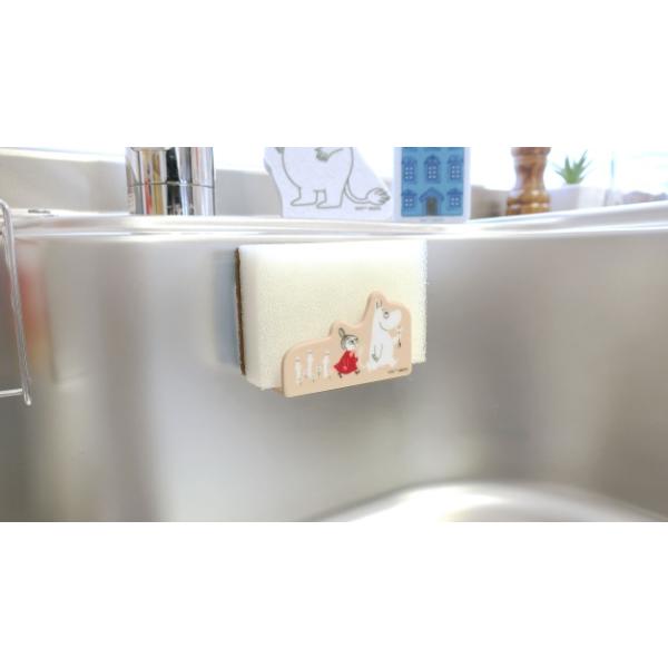 ■マグネットで取り付け簡単なスポンジホルダー水切れ用の穴があり、衛生的にスポンジを収納できます。●サイズ：幅7.5×奥行5.1×高さ5cm●耐荷重：約300g●材質：ABS樹脂、ゴム磁石●原産国：中国