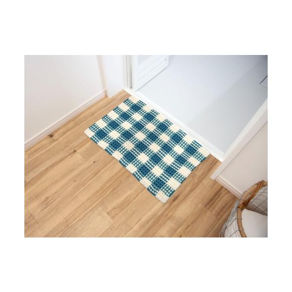 ■抗菌・防臭、消臭加工付きで菌・ニオイをブロック！洗濯後も効果が持続するので清潔を保てるうれしいバスマットです。吸水効果もバッチリ。お部屋に敷いても馴染みやすい、チェック柄と落ち着いた色合いがポイントです。●サイズ：縦40×横60cm●材質...