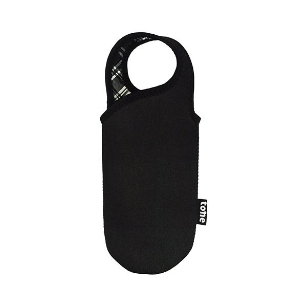 ステンレスボトルやペットボトルに使えるボトルカバーです。マイボトルがすっぽり入れられて、持ち運びやすい取っ手付き。素材にはウェットスーツなどにも使われるクッション性に富んだ特殊ゴムを採用。本体サイズ:約直径7.5×H18.5cm(取っ手を含...