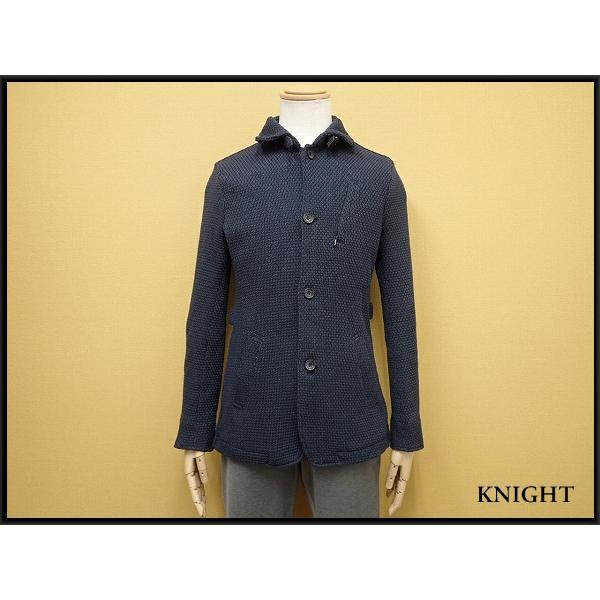 ブランド・説明HIDEAWAYS BLACK by NICOLEハイダウェイのジャケットです。細身シルエットデザインです。素敵にお使い頂けると思います。気になる方は是非ご検討下さい。サイズ表記　46　　　実寸　着丈68cm　身幅47cm　肩...