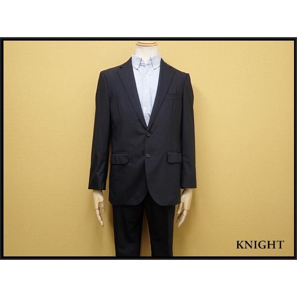 ブランド・説明HILTONヒルトンのスーツです。背抜き、センターベント仕様、ノータック、裾ダブルデザインデザインです。素敵にお使い頂けると思います。気になる方は是非ご検討下さい。サイズ表記　AB5　　　実寸　着丈69cm　身幅52cm　肩幅...