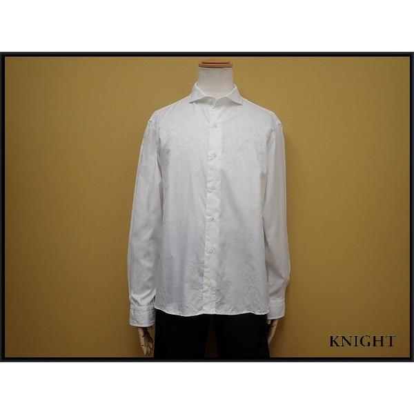 ブランド・説明Dooneドォーネの白シャツです。日本製、フラワー織柄生地を使用したデザインです。素敵にお使い頂けると思います。気になる方は是非ご検討下さい。サイズ表記　なし　　　実寸　着丈73cm　身幅57cm　肩幅48cm　袖丈64cm　...