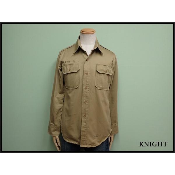 ブランド・説明YMCL KYワイエムシーエルのカーキシャツです。とても雰囲気のあるデザインですね。素敵にお使い頂けると思います。気になる方は是非ご検討下さい。サイズ表記　X-SMALL REGULAR　　　実寸　着丈73cm　身幅48.5c...