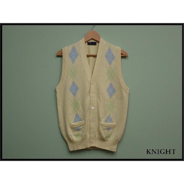 ブランド・説明WAY-OUTウェイアウトのコットンニットベストです。長くお使い頂けそうなデザインですね。素敵にお使い頂けると思います。気になる方は是非ご検討下さい。サイズ表記　L　　　実寸　着丈64.5cm　身幅48cm　肩幅34cm　　　...