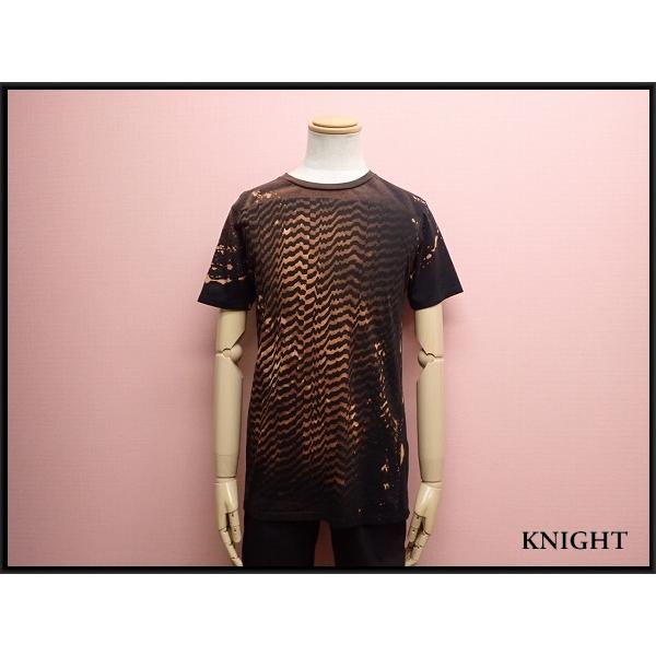 ブランド・説明SIMEON FARRARシメオンファラーのTシャツです。とても雰囲気のあるデザインですね。素敵にお使い頂けると思います。気になる方は是非ご検討下さい。サイズ表記　S　　　実寸　着丈68cm　身幅46cm　肩幅42cm　袖丈2...