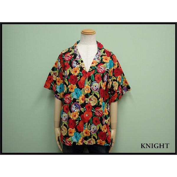 ブランド・説明KRAZY KLOTHES LTDクレイジークロスのハイビスカス柄アロハシャツです。USA製、とても存在感のあるデザインですね。素敵にお使い頂けると思います。気になる方は是非ご検討下さい。こちらの商品はフロントのV部分が広めの...