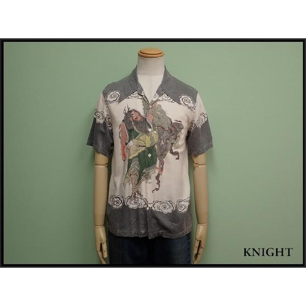 ブランド・説明Back Street Crawlerバックストリートクローラーのシャツです。とても雰囲気のあるデザインですね。素敵にお使い頂けると思います。気になる方は是非ご検討下さい。サイズ表記　M　　　実寸　着丈67.5cm　身幅50....