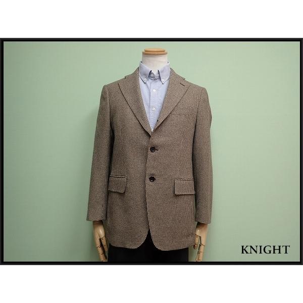 ブランド・説明ischiaイスキアのジャケットです。総裏、サイドベンツ、段返り3ボタン仕様です。素敵にお使い頂けると思います。気になる方は是非ご検討下さい。サイズ表記　90A4　胸囲90　胴囲78　身長165　　　実寸　着丈72cm　身幅5...