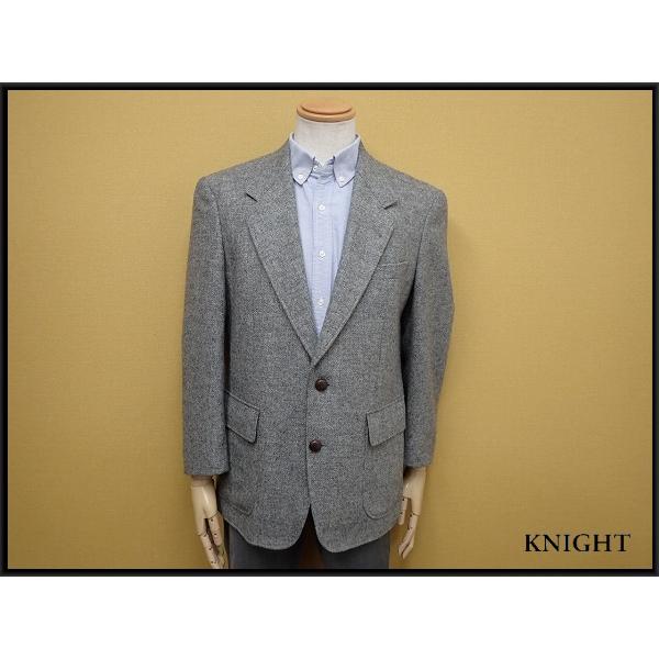 ブランド・説明Lexington clubレキシントンクラブのジャケットです。総裏、サイドベンツ仕様、MOON英国生地、エルボーパッチ、くるみ風ボタンを使用したデザインです。素敵にお使い頂けると思います。気になる方は是非ご検討下さい。サイズ...