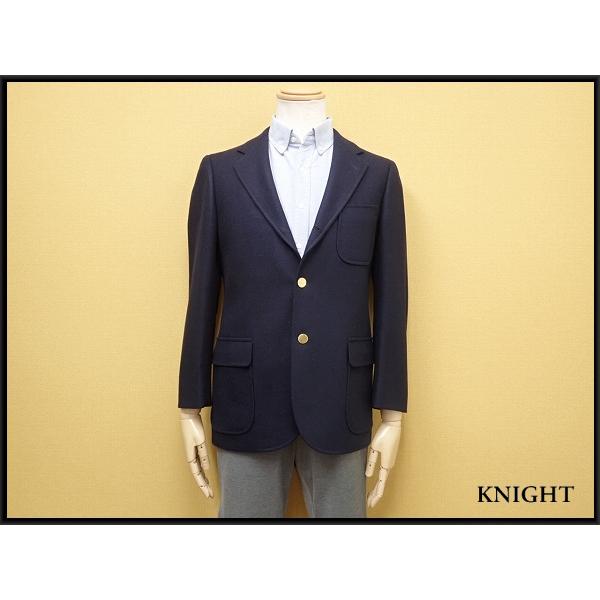 ブランド・説明NEW YORKERニューヨーカーのブレザーです。背抜き、センターベント、段返り3ボタン仕様、金ボタンを使用したデザインです。素敵にお使い頂けると思います。気になる方は是非ご検討下さい。サイズ表記　88YA4　　　実寸　着丈7...