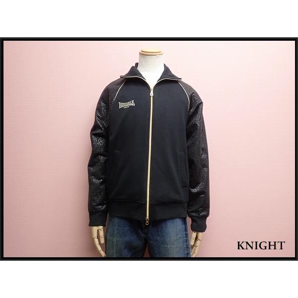 ブランド・説明LONSDALEロンズデールのジャージです。ブラックベースにゴールドのロゴプリントデザインです。素敵にお使い頂けると思います。気になる方は是非ご検討下さい。サイズ表記　L　　　実寸　着丈63cm　身幅52cm　裄丈85cm　脇...