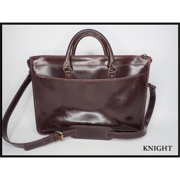 ブランド・説明ETTINGERエッティンガーのレザーブリーフケースです。ショルダーベルトは取り外し可能です。素敵にお使い頂けると思います。気になる方は是非ご検討下さい。サイズ実寸　横41cm　縦29.5cm　幅9cm　　　　ショルダーベルト...