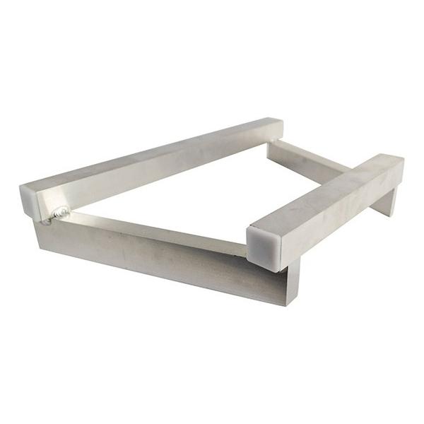 転倒防止用に注水式ウェイトを置く為の台です。そのままウェイトを乗せると器具が歪む恐れがございますので、併用をお願いします。商品仕様・重量：440g・サイズ：W400*H250*D70ｍｍ・材質：アルミ製