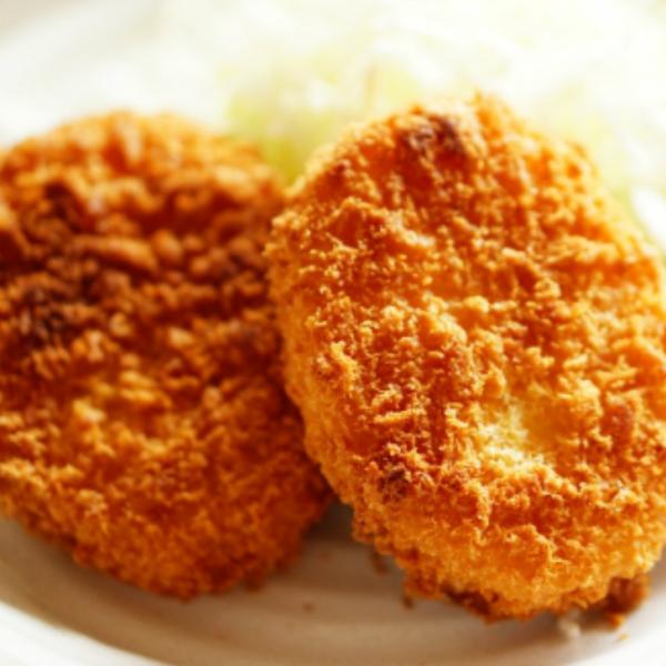 近江牛のこだわりレシピで作ったイベント出店時大人気の近江牛100％コロッケです。「レンジde簡単近江牛コロッケ」は揚げ調理済みでいつでも食べたい時にレンジで温めてお召し上がりいただけます。冷凍コロッケ　原材料・・じゃがいも、近江牛、玉葱、砂...