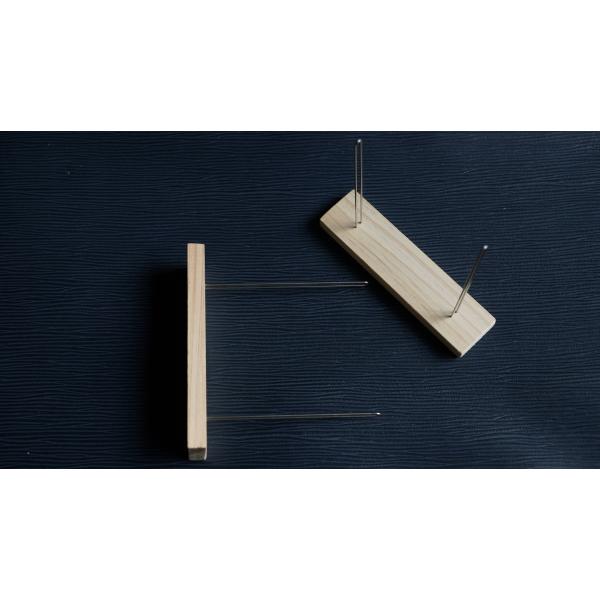 【発売日：2016年05月27日】シンプルな構造ですが期待を裏切りません。溜まった伝票や書類に、綴じ紐を簡単確実に通すとができます。また、分厚いファイルから必要な書類だけを抜き差ししたり、いっぱいになったパイプ式ファイルから新たに表紙を作成...