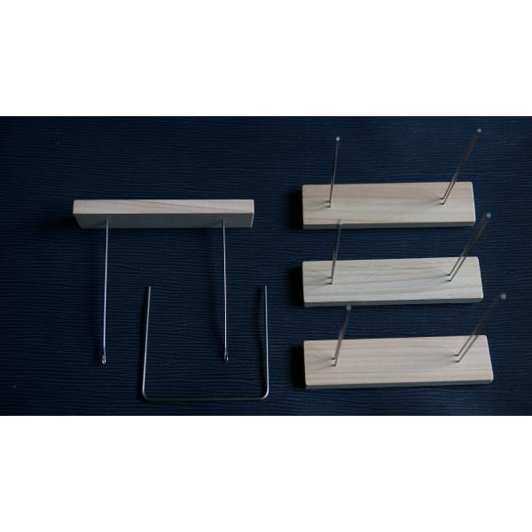 「つづりひも通し器」×3個+「つづりひも通し器−II」×1個+補助具×1個のセットです。書類や伝票整理にお使い下さい。イライラせずに簡単確実に綴じ紐（つづりひも）を通すことができます。物流関係をはじめ、弁護士、税理士、各種会社・事務所に納入...