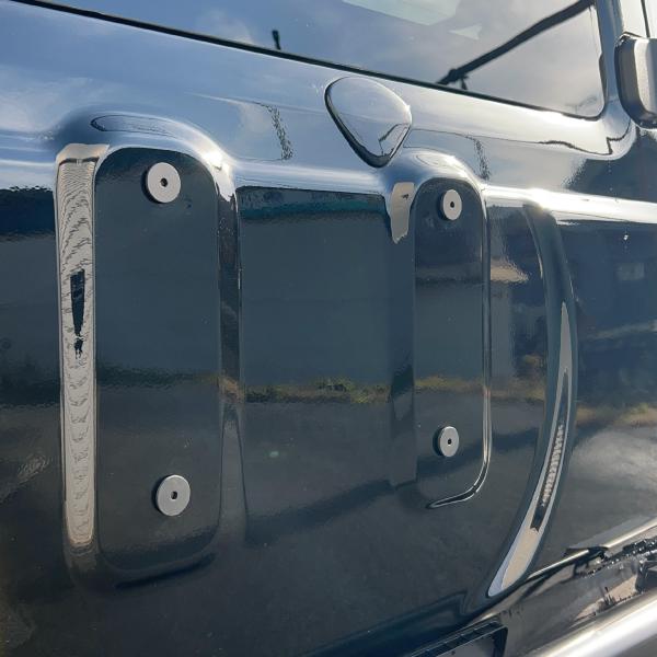 ■ 適合車種スズキ ジムニー JB64スズキ ジムニー JB74スズキ ジムニーノマド JC74■ 商品説明ジムニーの背面タイヤブラケットを取り外した後、純正ボルトをそのまま再利用していませんか？純正ボルトは頭が大きく飛び出し、見た目が野暮...