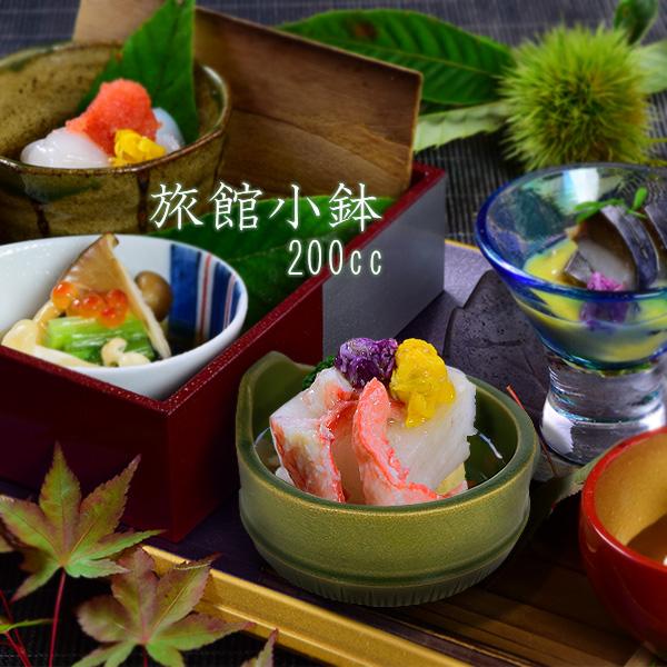 竹の切り株を輪切りにした意匠を、端正に仕上げた小鉢です。自然美を感じさせながらも主張しすぎない佇まいで、料理の魅力を静かに引き立てます。容量は満水で約200cc、高さ約6.3cmの程よいサイズ感で、先付や珍味を美しくまとめ、会席料理に洗練さ...