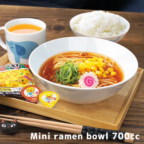 軽くてシンプルなデザイン小さなお子様から小学生低学年くらいまでのラーメン丼ぶりにピッタリなサイズ。器の底が割と広くて倒れにくく、また、メラニンなどより、高級感があり冷めにくいです。半ラーメンとして・・・炒飯や麻婆飯などのお供に「少しだけラー...