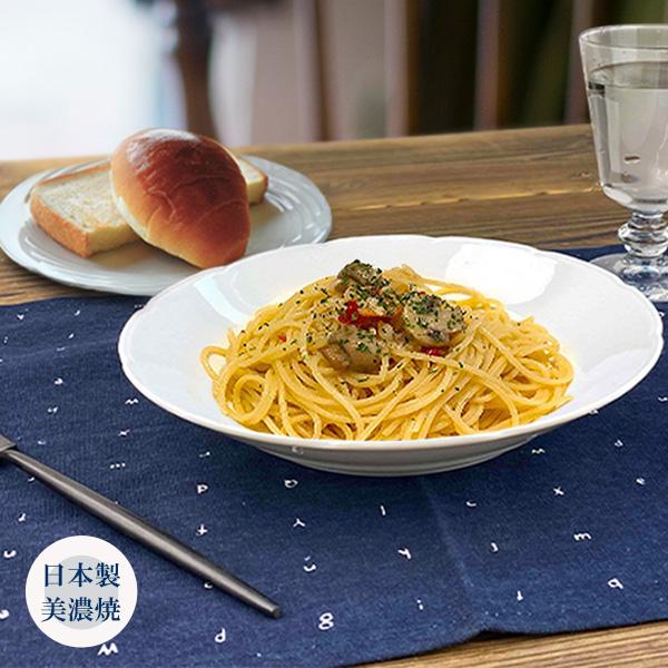 レリーフがきれい薄くて軽いリムパスタ皿パスタandカレー皿 22cm繊細なレリーフがエレガントさや高級感を演出してくれます。しかも薄くて軽いので使い勝手がよく毎日使いたくなるお皿です。料理をのせたときに余白ができ、何気なく盛り付けた料理も簡...