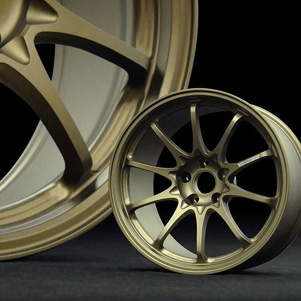 モデル：VOLK RACING CE28N-PLUS<br>ホイール参考サイズ：18x10.5J +15 FACE 4<br>素材：アルミ<br>カラー：ブロンズアルマイト<br>日本製&lt...
