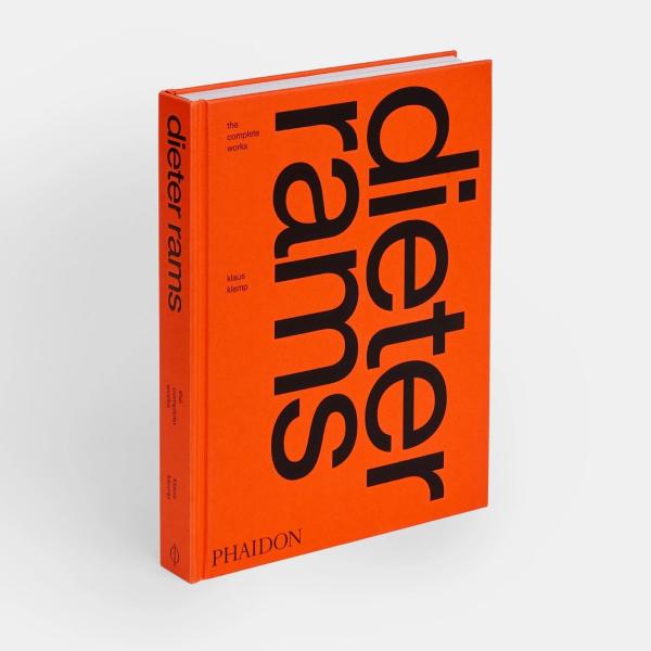 本書は、ラムスが生涯にデザインしたすべての製品のカタログ・レゾネであり、工業デザインと製品デザインの分野における彼の偉大な貢献を称えるものです。300点のカラー図版を含む本書は年代順に構成され、各製品には詳細な説明と仕様の内訳が添えられています。